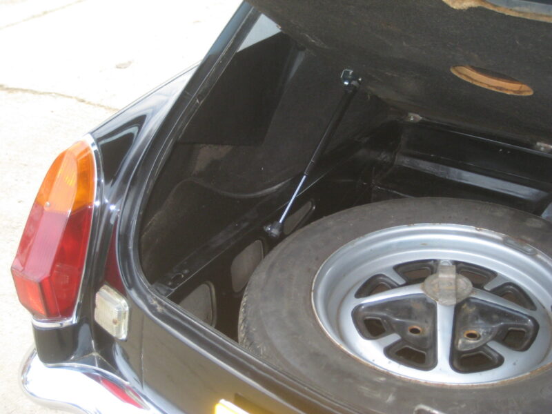 900-077 MGB GT WOODEN BOOT FLOOR TELESCOPIC GAS STRUT KIT – The MGB Hive